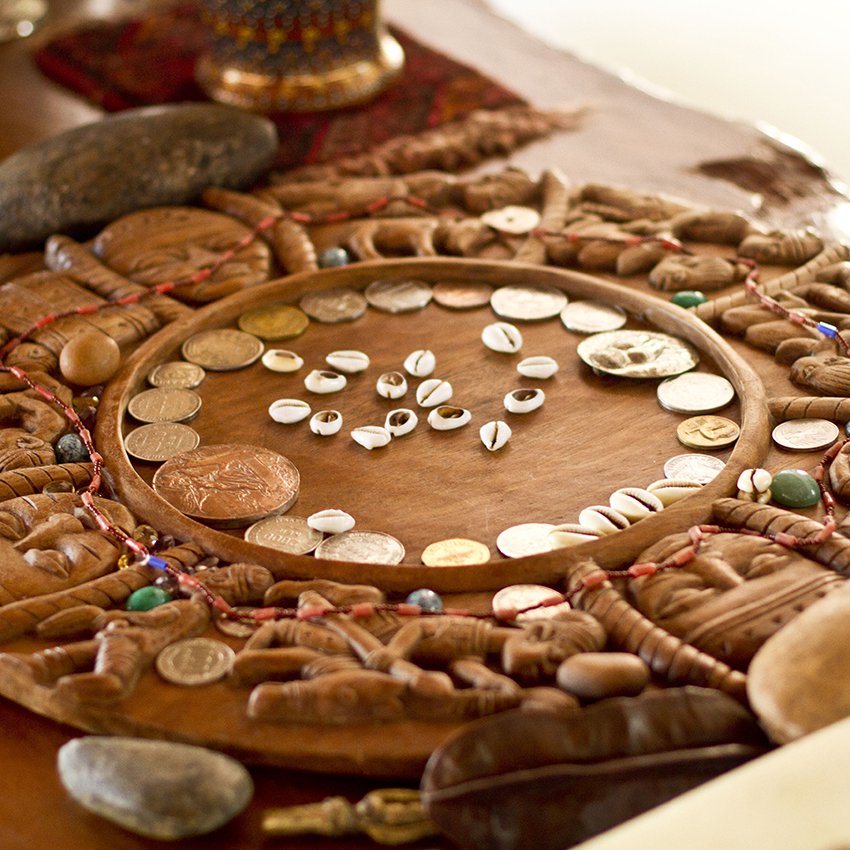 Diloggun: la adivinación en la religión Yoruba - WeMystic