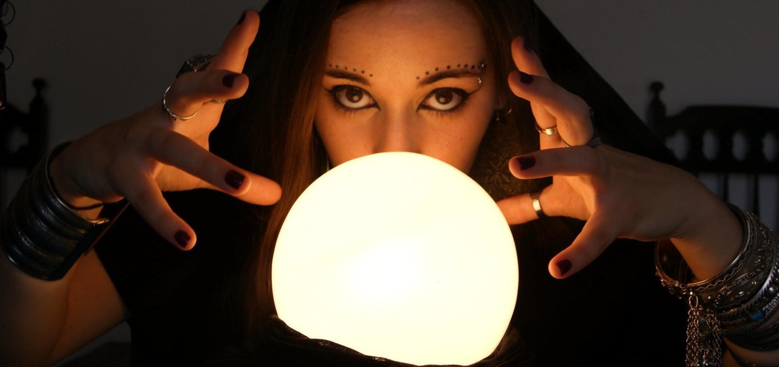 Cristalomancia, cómo conocer el futuro a través de un cristal - WeMystic