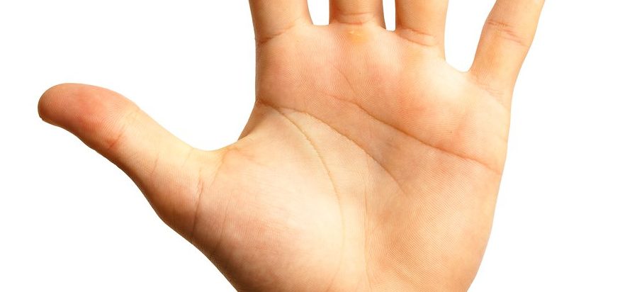 M en la mano, descubre el significado de su presencia - WeMystic