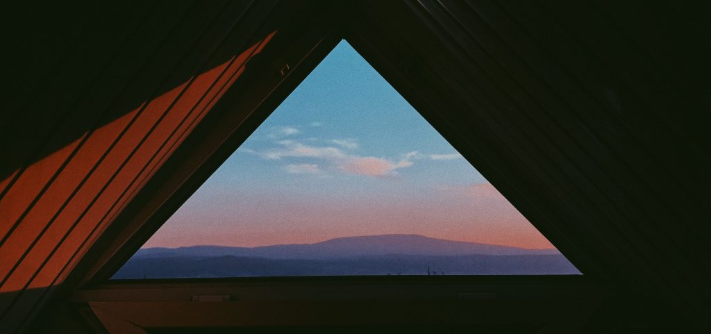 The Mystic Triangle in Astrology: the perfect love formation - WeMystic