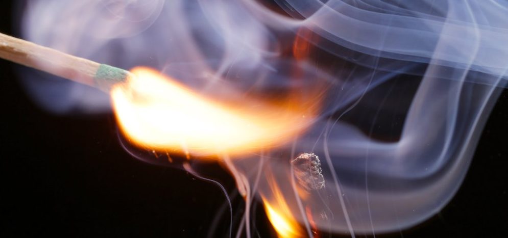Piromancia, adivina el futuro mirando el fuego - WeMystic