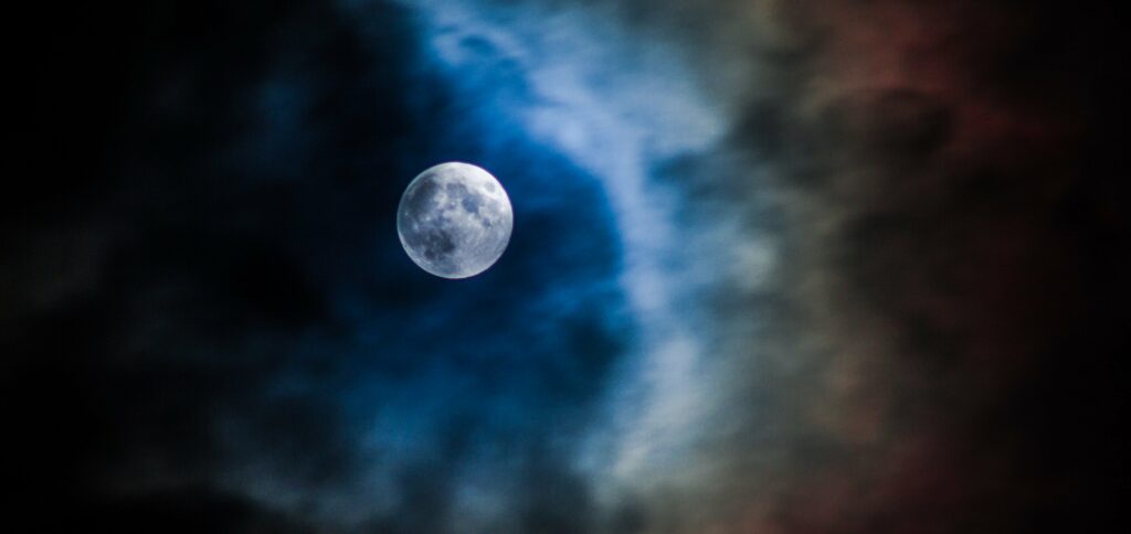 Moon outside its course: Key tips to deal with it - WeMystic